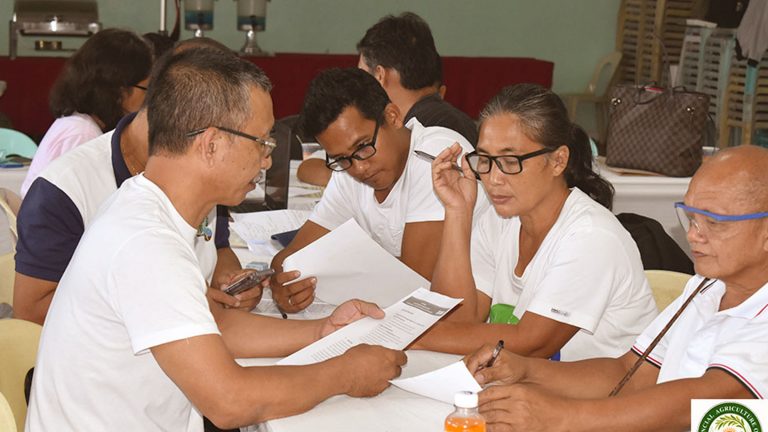 Pagsasanay para mapataas ang produksyon at kita ng mga magsasaka sa Marinduque, isinagawa ...